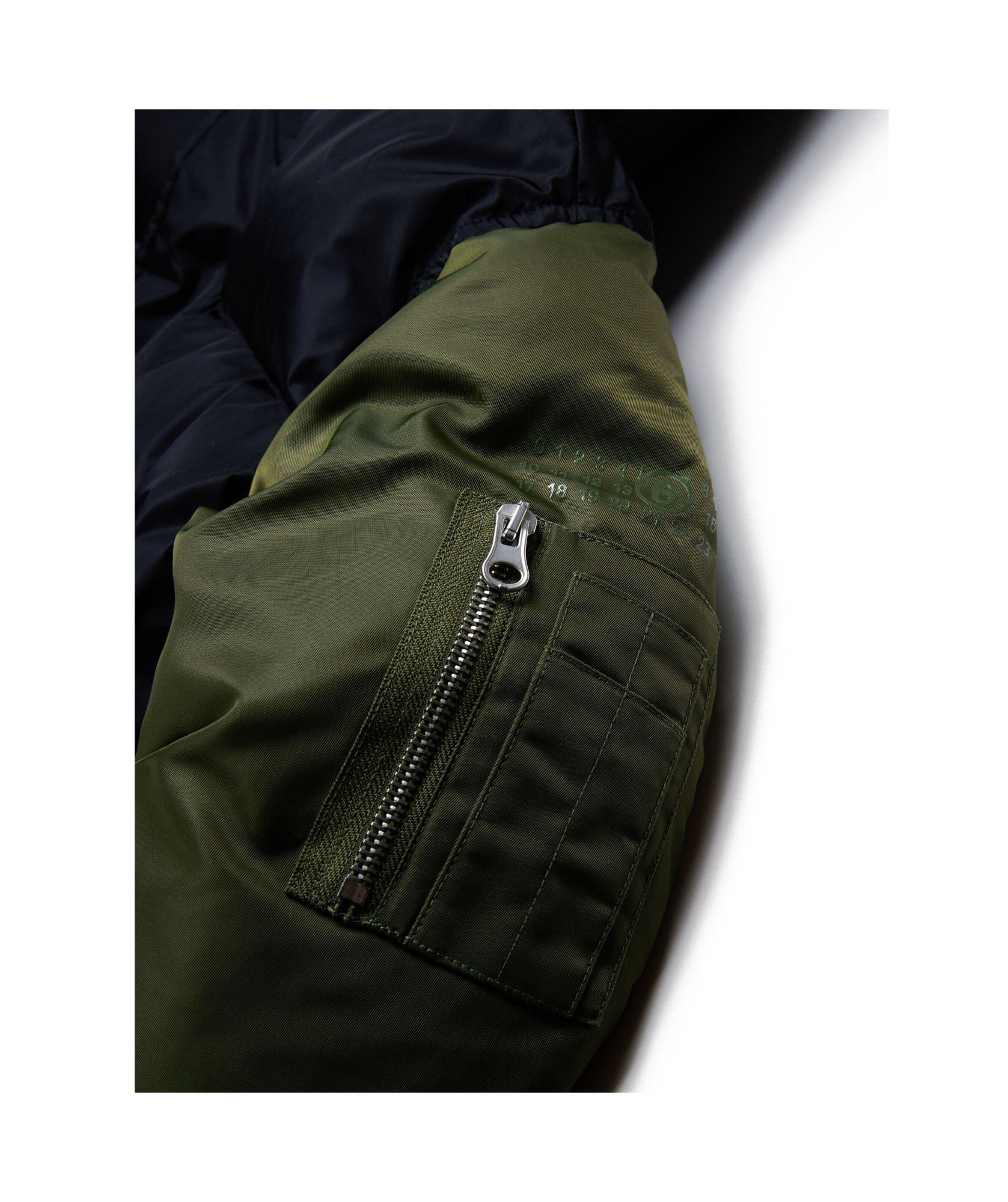 Mm6 Maison Margiela Colour-block Quilted Puffer Jacket In Black | ModeSens